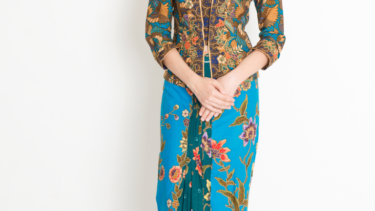 6 Rekomendasi Model Rok Batik Panjang Untuk Wanita dan Cara Merawatnya