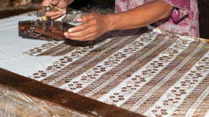 Sejarah Batik Cap di Indonesia dan Cara Pembuatannya