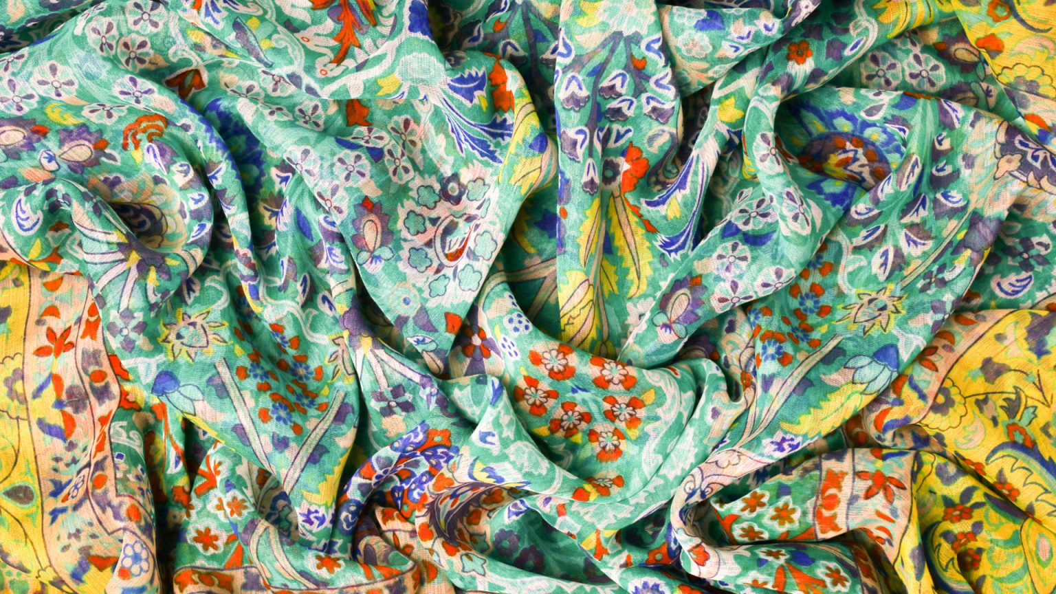 Inspirasi Selendang Kebaya ala Istri Pejabat
