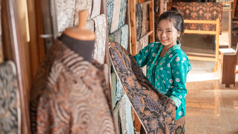 Motif Pakaian Batik Tradisional dan Asal Daerahnya